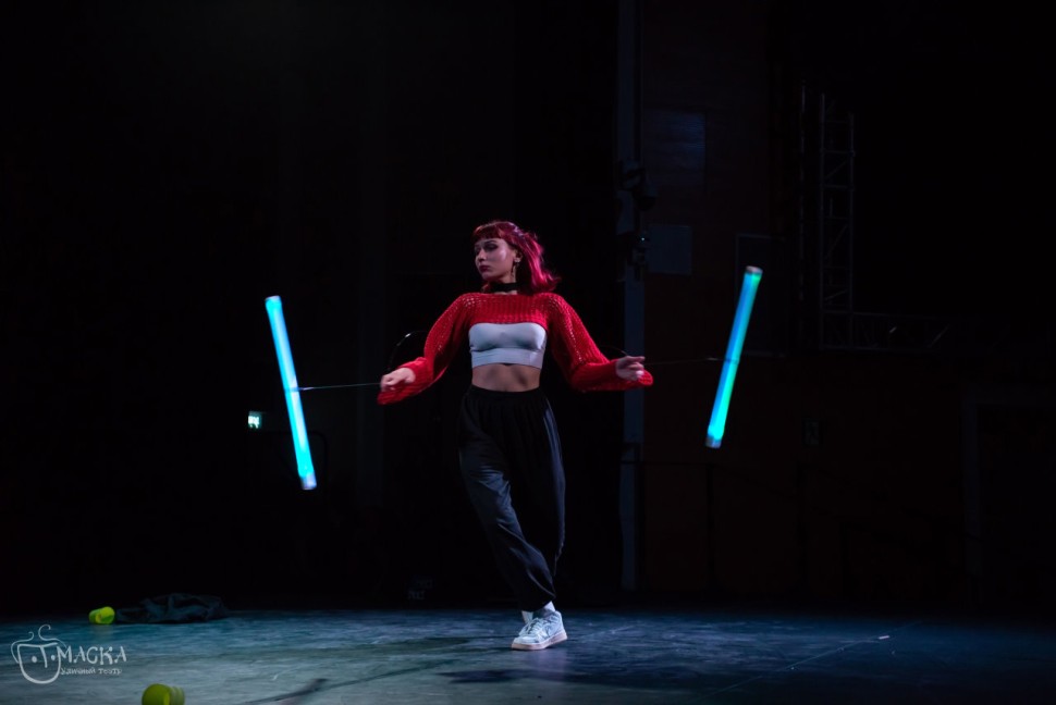 Levi Wand - Spectrum (67cm) - LED glow props for flow arts ...